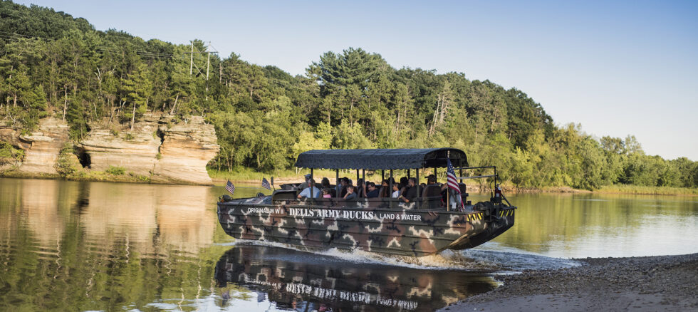 Dells Army Ducks boat ride| Amazing Scenery on WI River