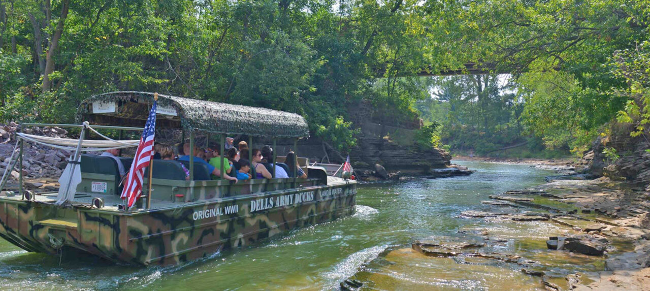 Dells Army Ducks boat ride| Amazing Scenery on WI River