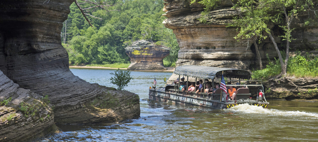 Dells Army Ducks boat ride| Amazing Scenery on WI River